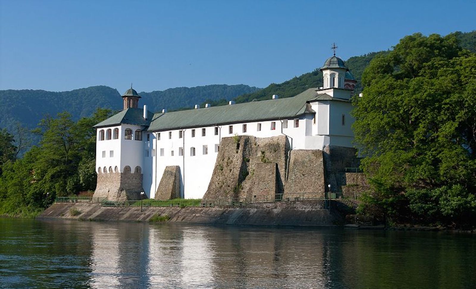 Povestea celei mai vechi mănăstiri insulare din România. | Jurnalul din ...